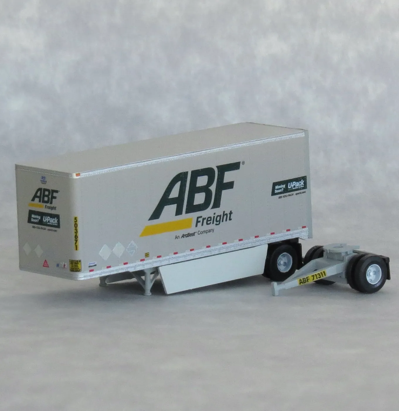N Scale - Trainworx - 42893-08 - Trailer, 28 Foot, Box - ABF Frei...